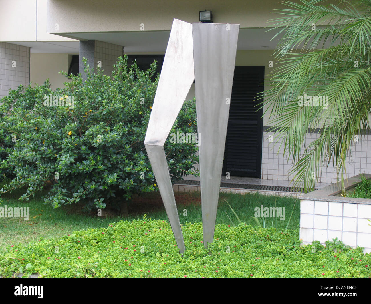 Legs statue hi-res stock photography and images - Alamy