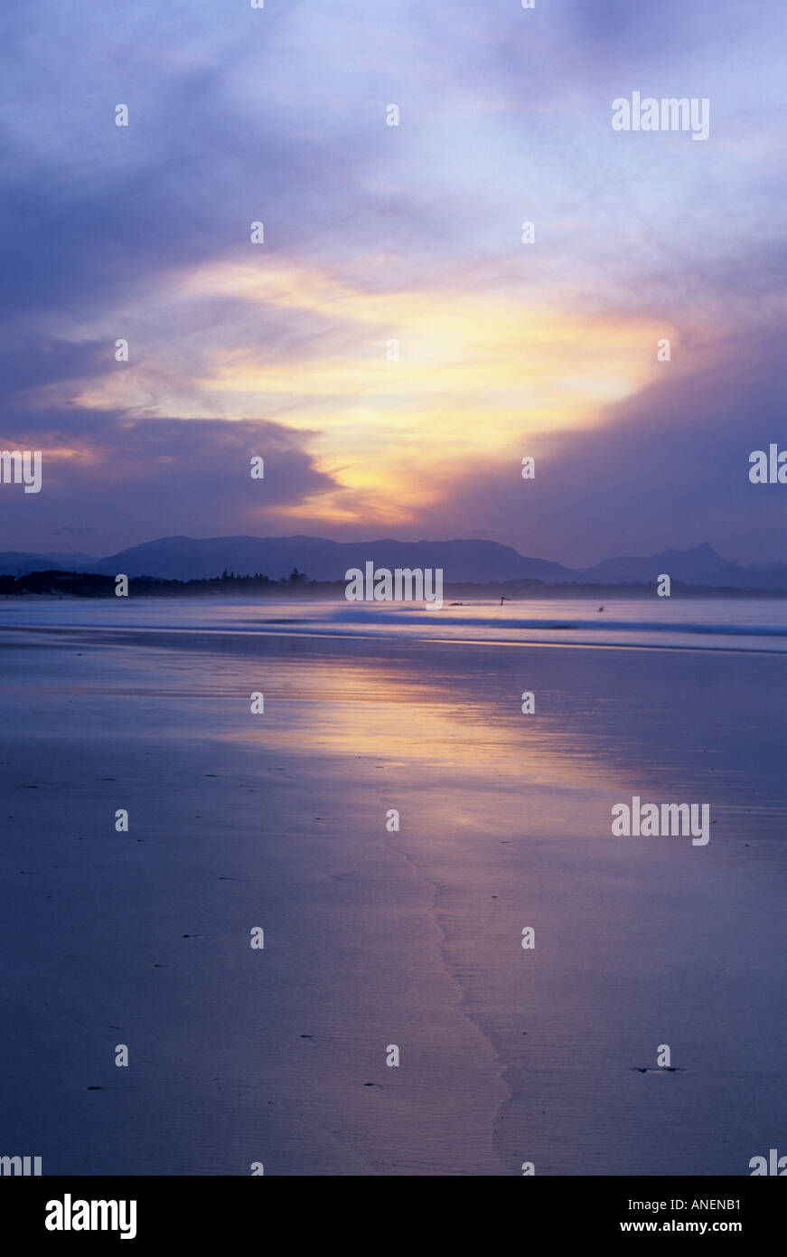 Sunset over Main Beach, Byron Bay, NSW, East Coast, Australia Stock ...