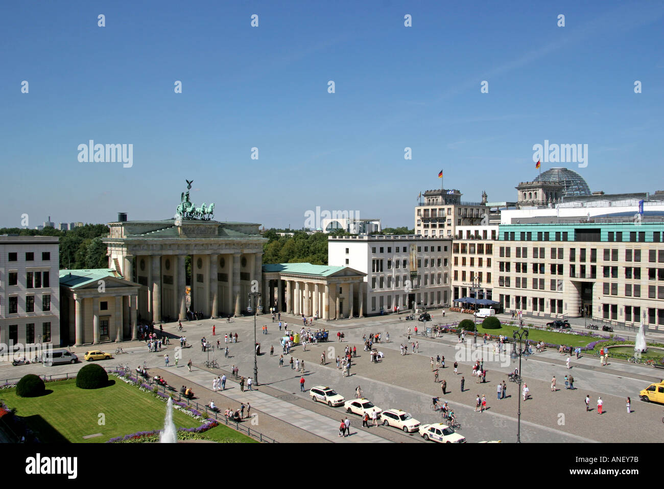 Europa Europe Germany Deutschland Berlin Brandenburger Tor Gate Pariser ...
