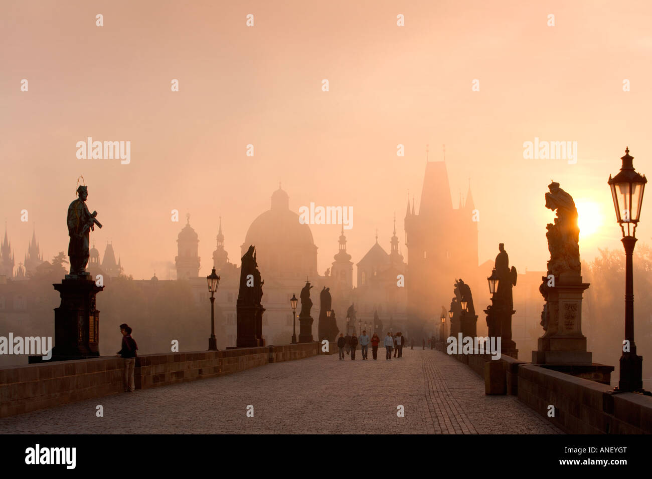 CZECH REPUBLIC PRAGUE CHARLES BRIDGE IN FOG Stock Photo - Alamy