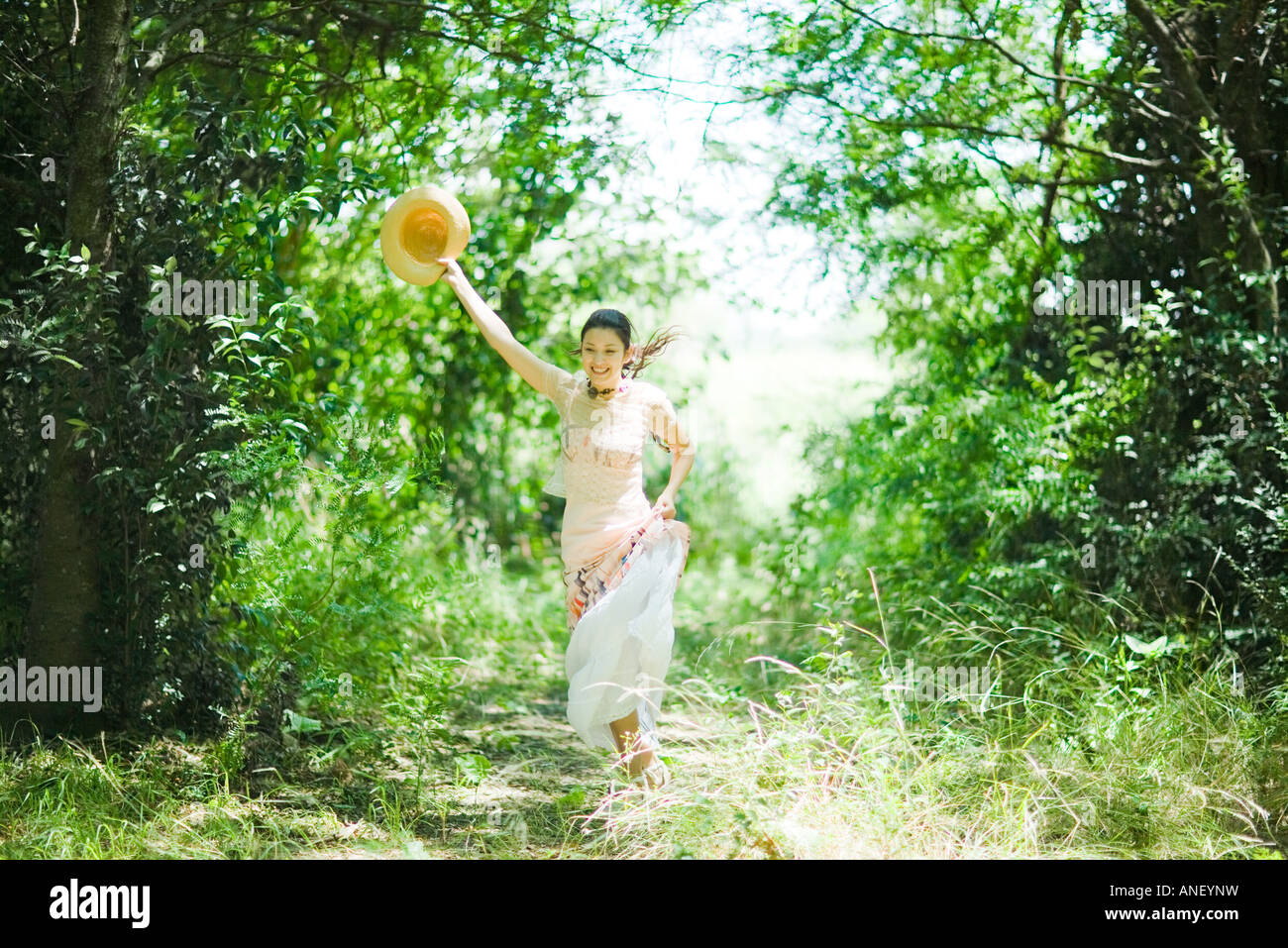 Woman pretty sun dress hat full length hi-res stock photography and ...