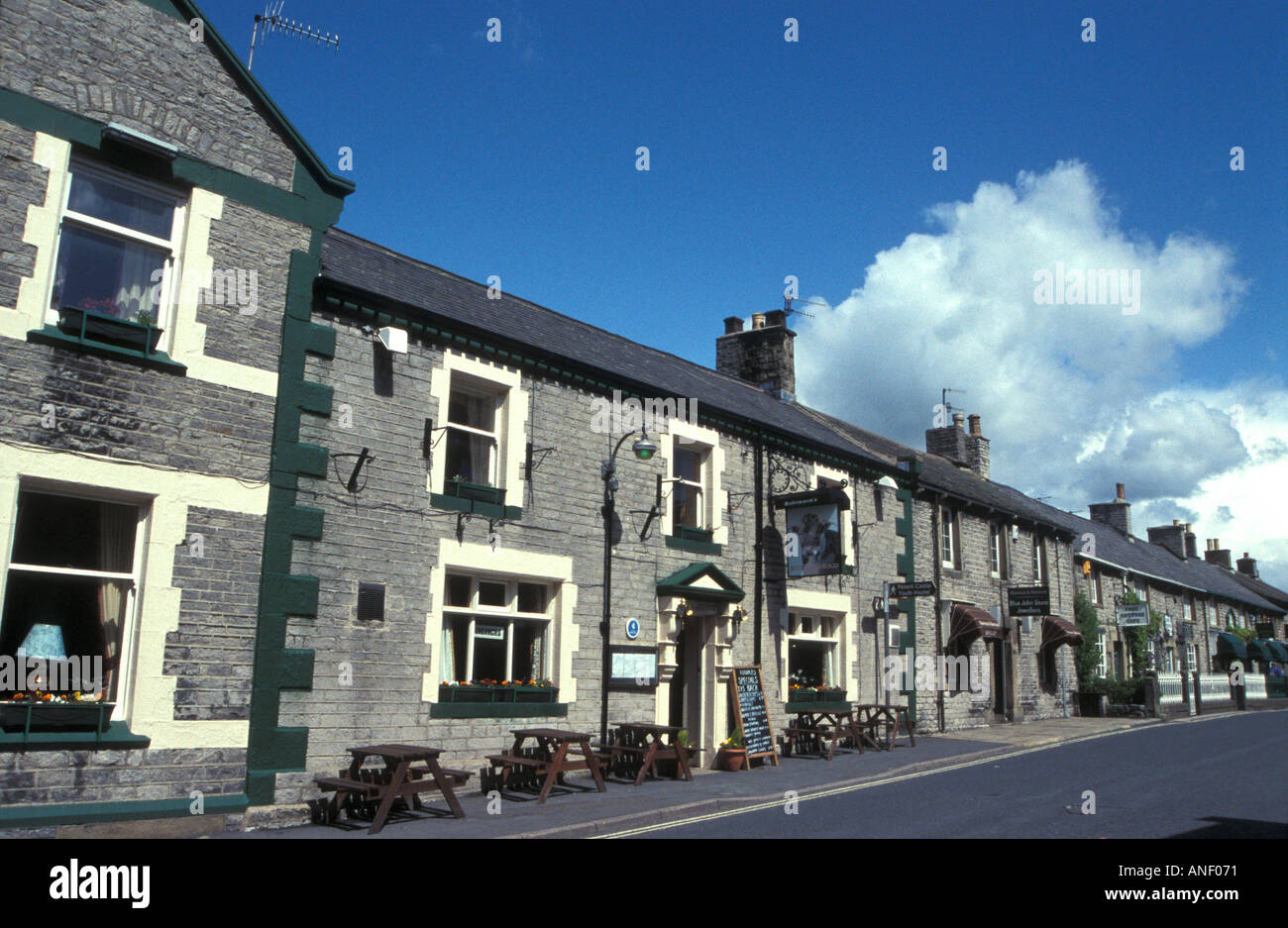 Castleton pub hi-res stock photography and images - Alamy