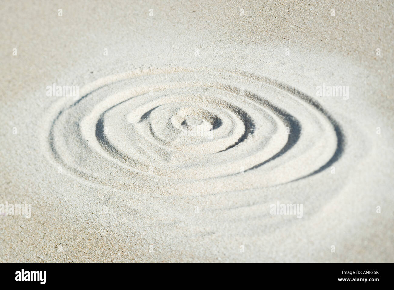 Concentric circles in the sand hi-res stock photography and images - Alamy
