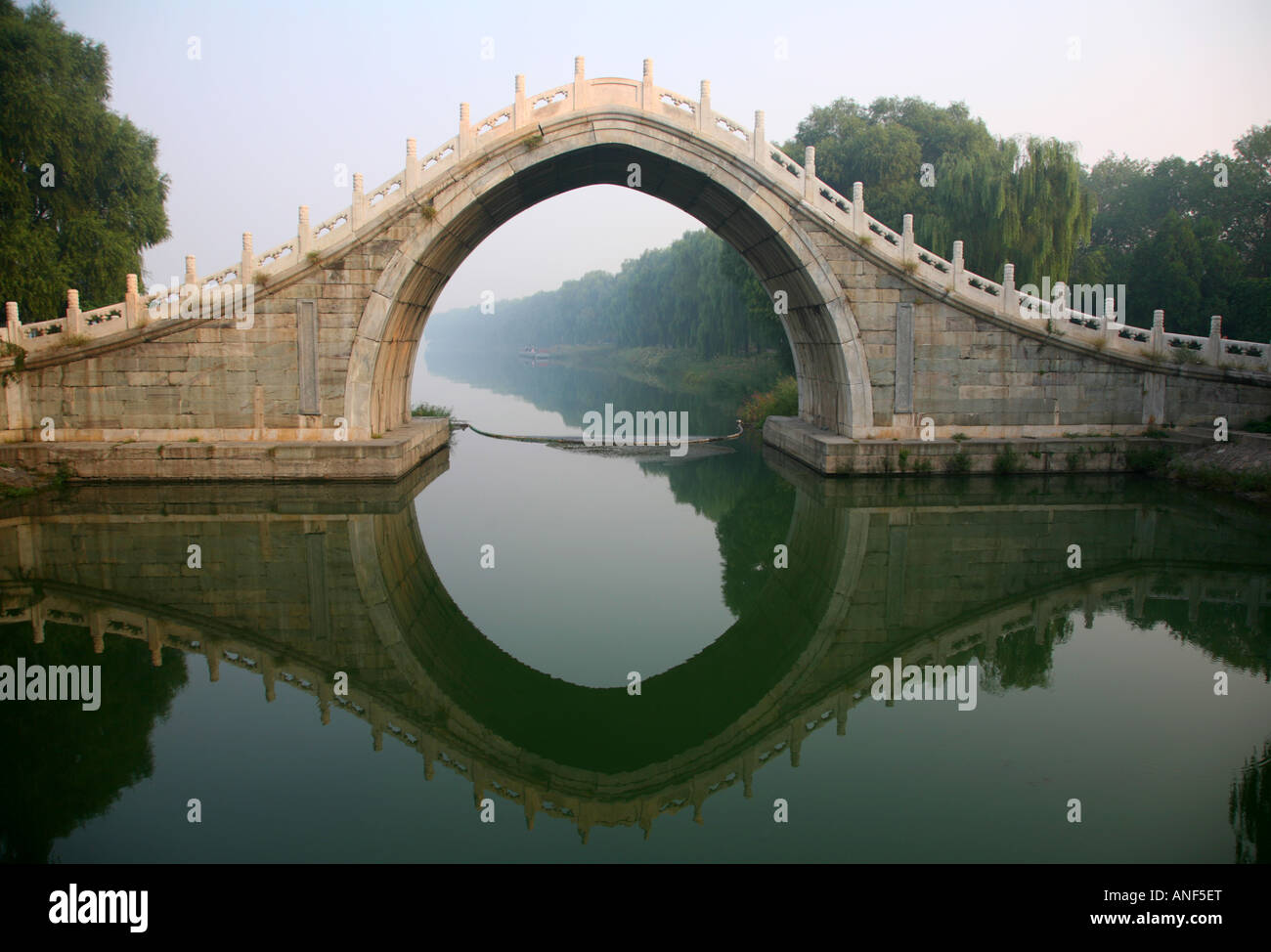 Humpback bridge hi-res stock photography and images - Alamy