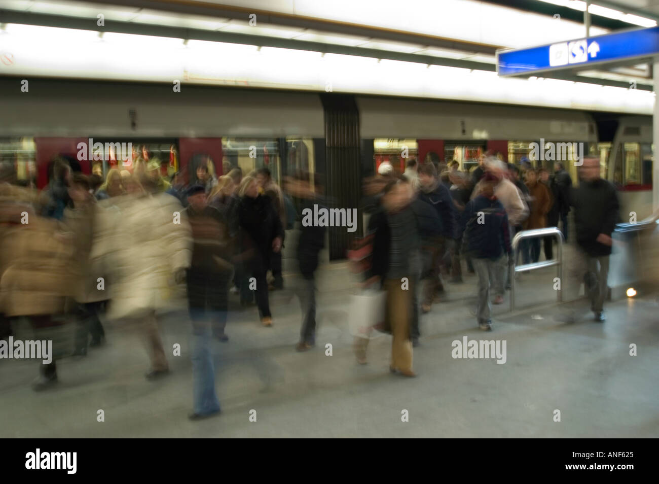 Vienna subway crowd hi-res stock photography and images - Alamy