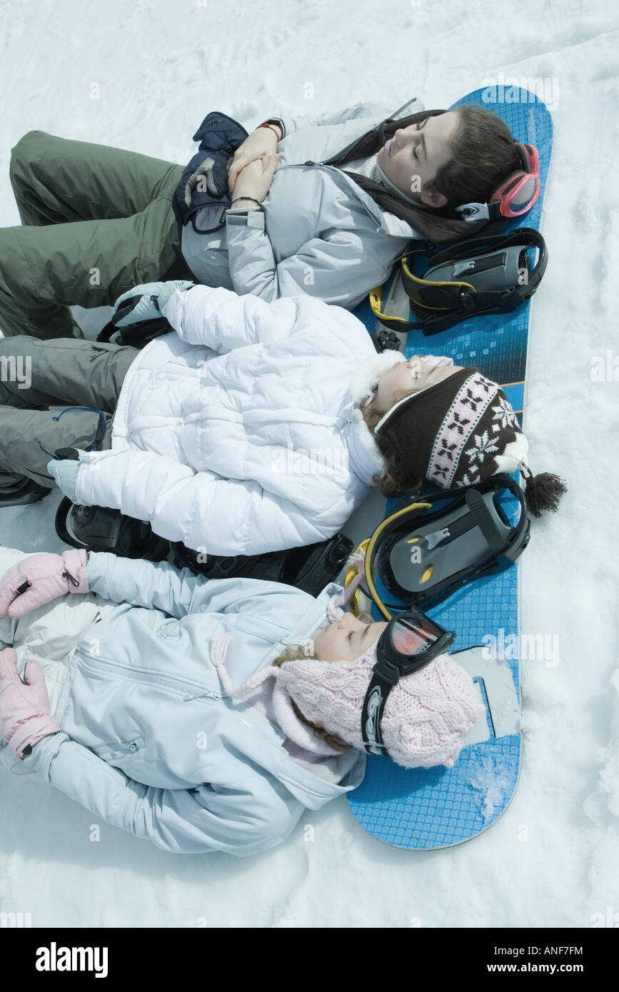 Teen girls sunbathing hi-res stock photography and images - Alamy