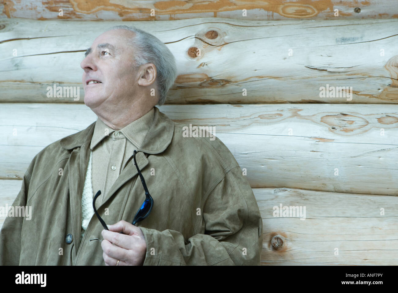 Man standing front log cabin hi-res stock photography and images - Alamy