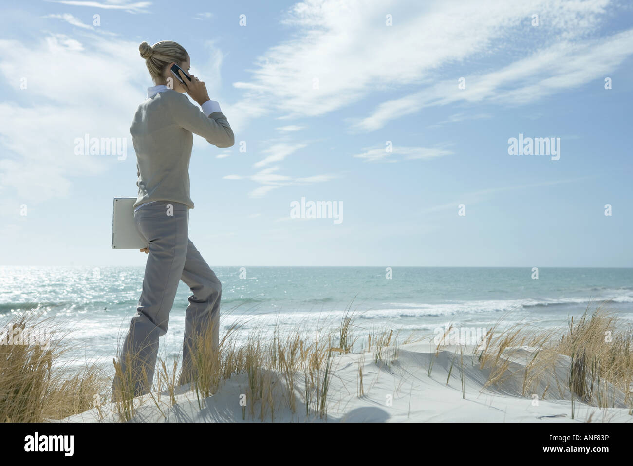Woman looking over edge of computer hi-res stock photography and images ...