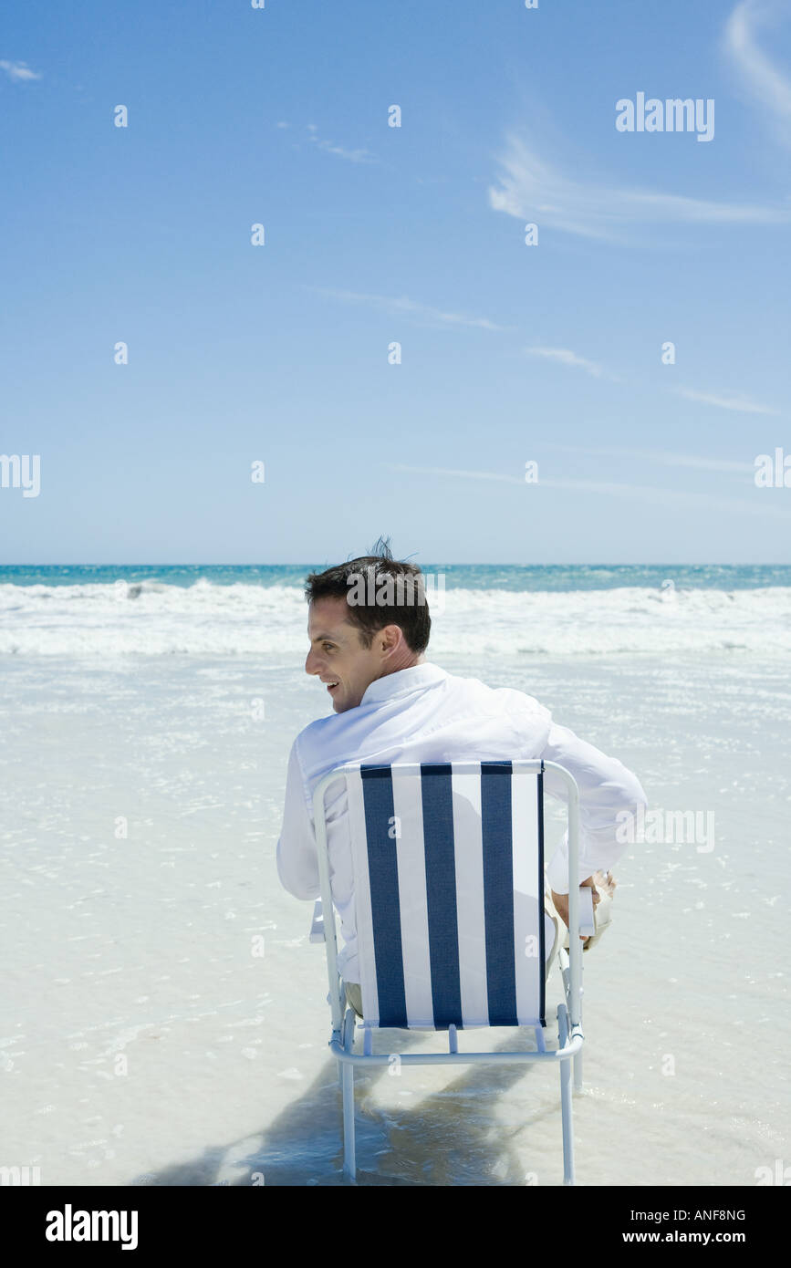 Man sitting in folding chairs hi-res stock photography and images - Alamy