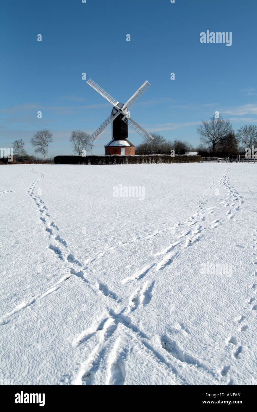 Uk village in winter snow hi-res stock photography and images - Alamy