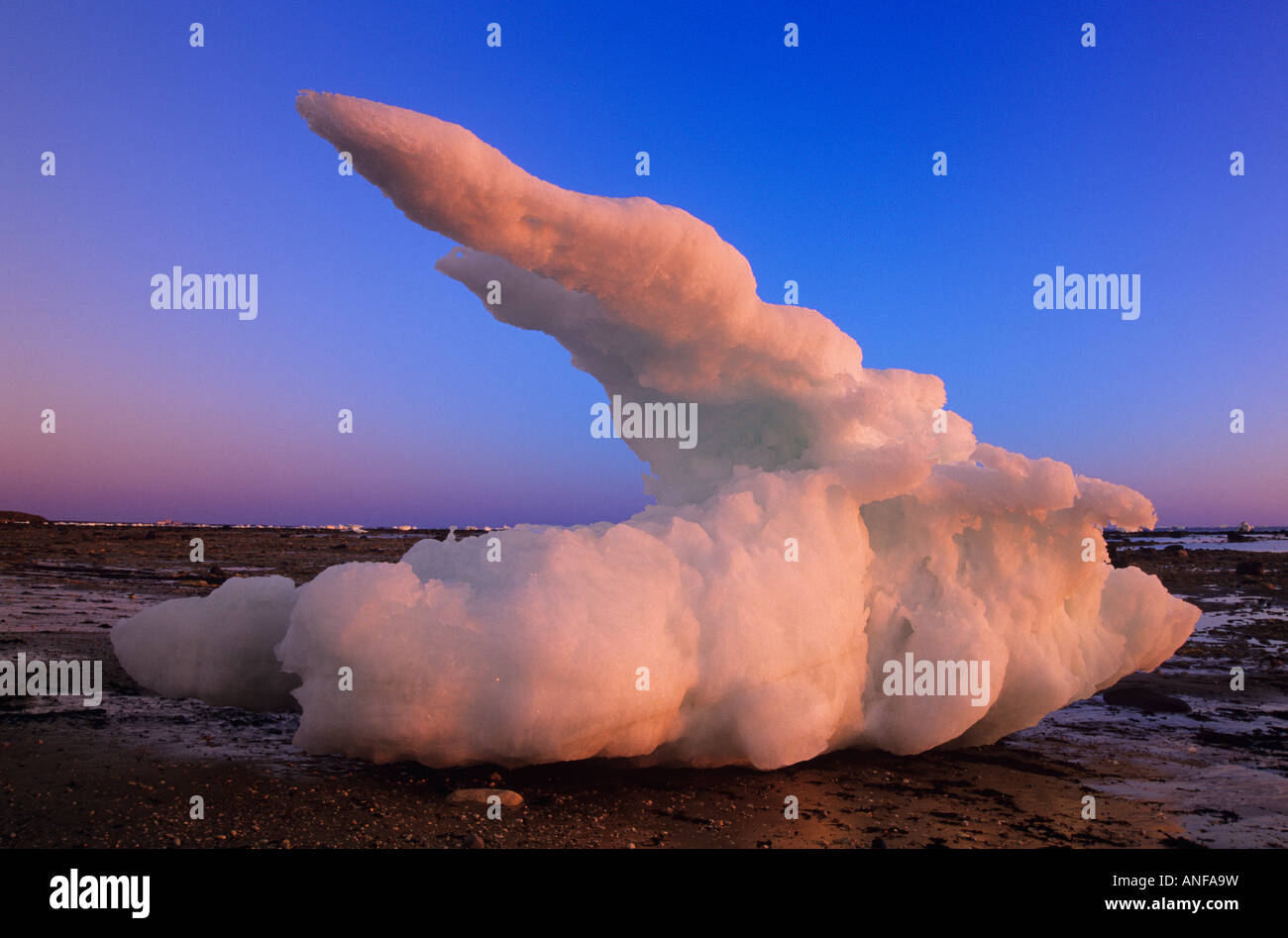 Ice flow on hudson bay at dusk hi-res stock photography and images - Alamy