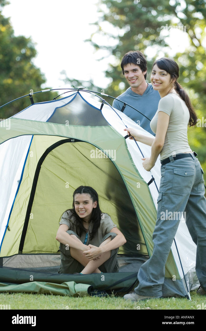 Girls setting up tent hi-res stock photography and images - Alamy