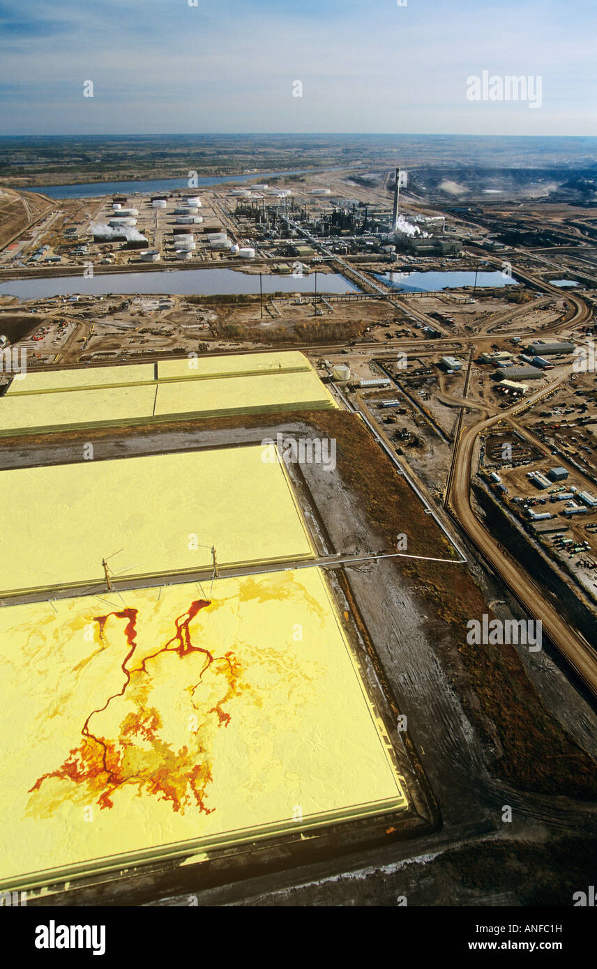 Oil refinery photos hi-res stock photography and images - Alamy