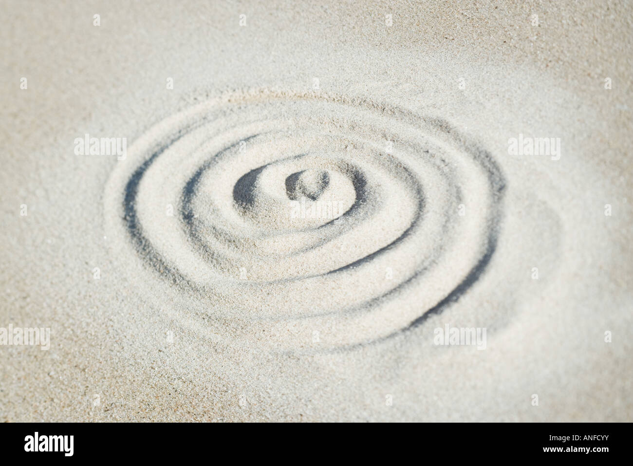Concentric circles in the sand hi-res stock photography and images - Alamy