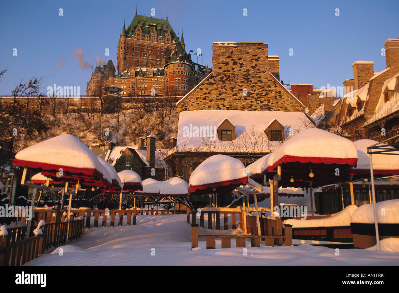 Quebec dufferin terrace winter hi-res stock photography and images - Alamy
