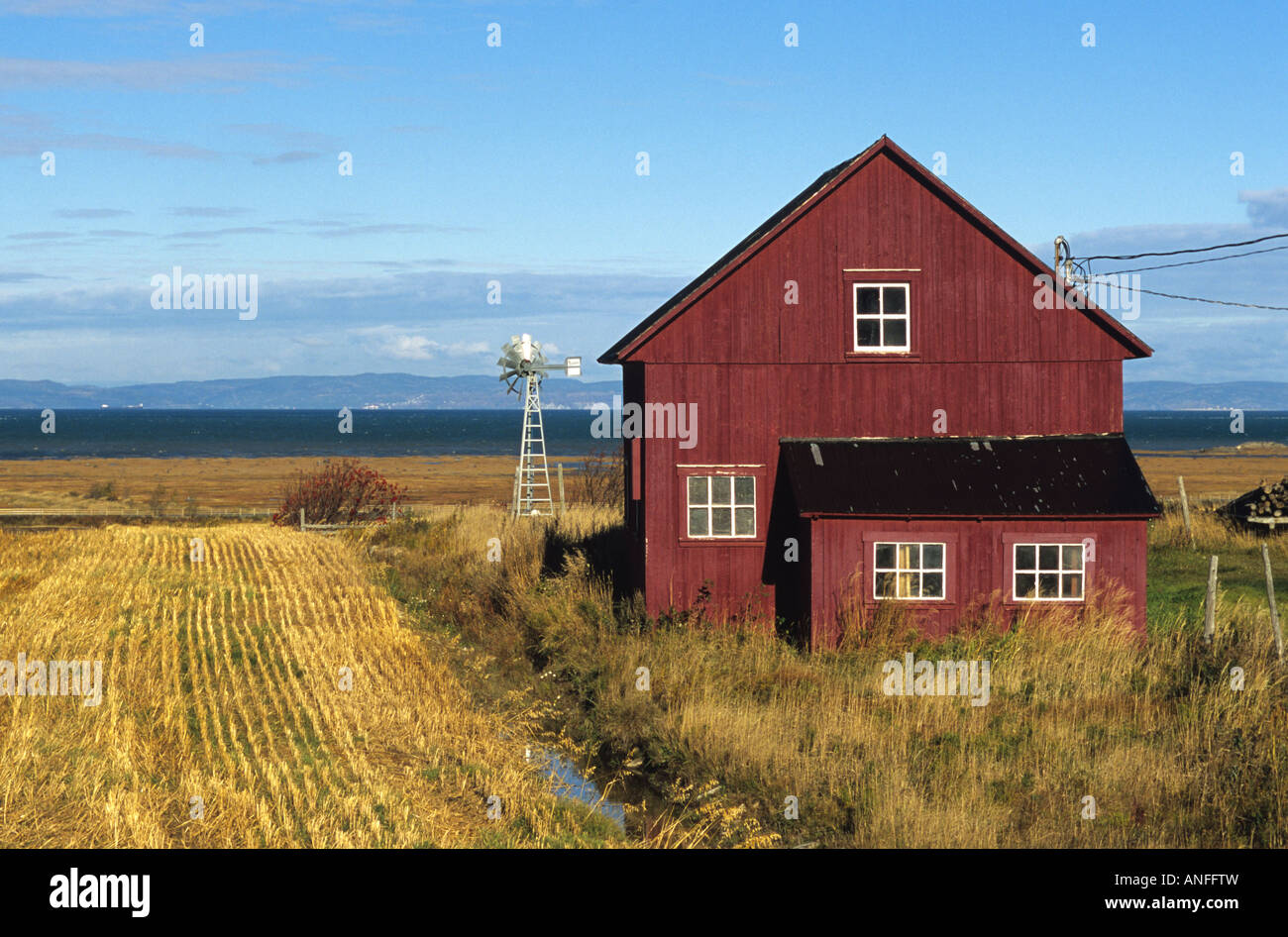 Barns quebec farms agriculture hi-res stock photography and images - Alamy
