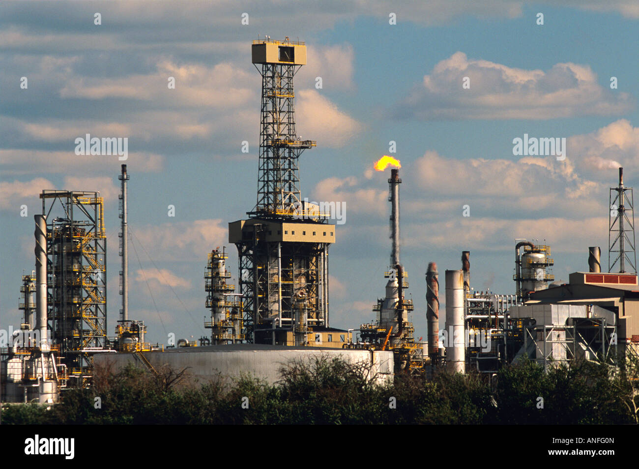 Oil refinery photos hi-res stock photography and images - Alamy