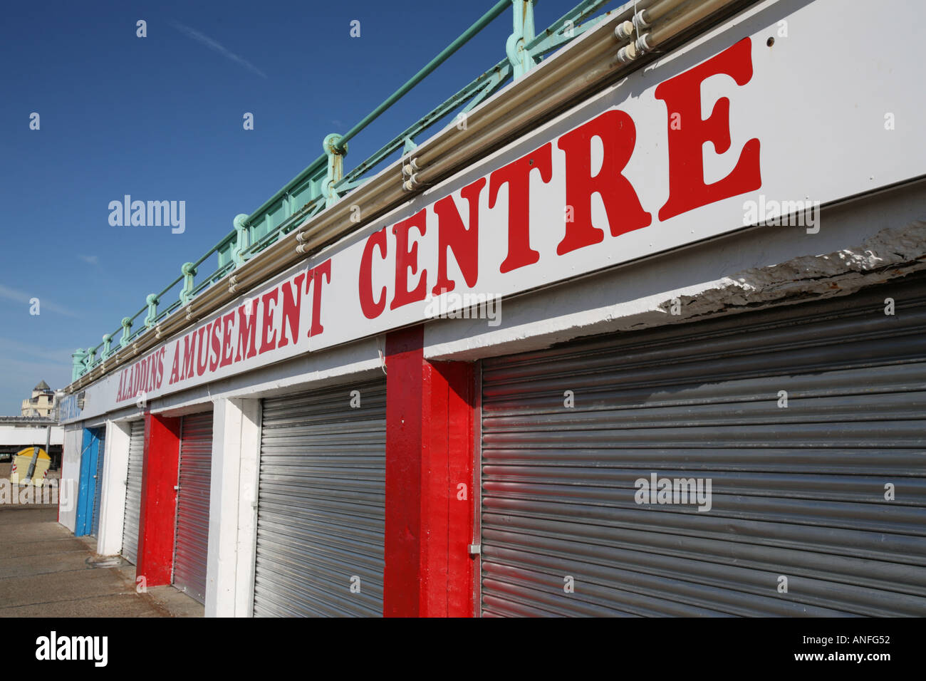 Amusement arcade on Brighton beach Stock Photo - Alamy