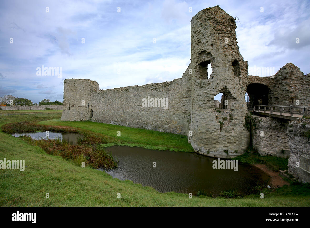 Pevensey castle sussex hi-res stock photography and images - Alamy