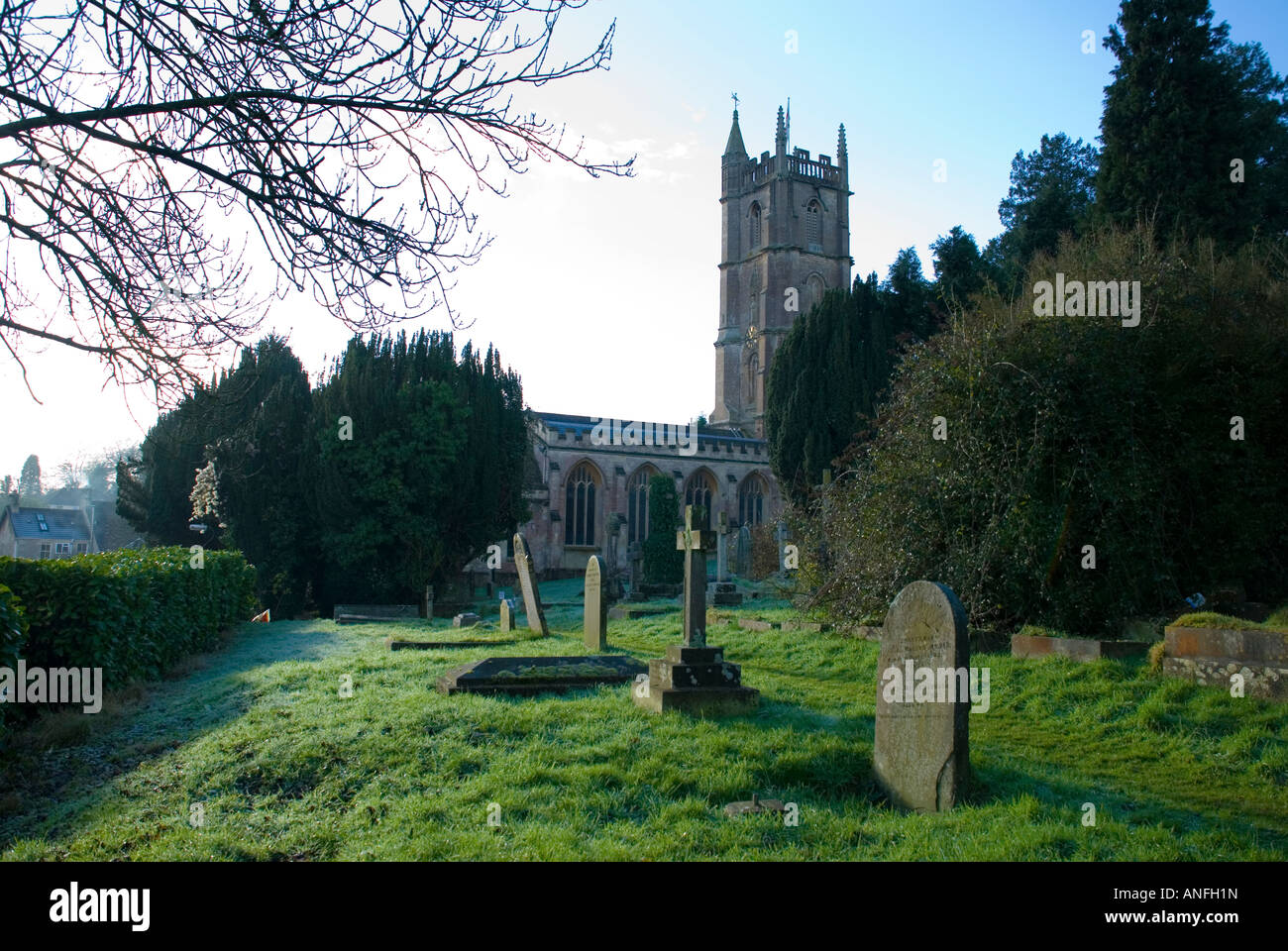 Church with graveyard hi-res stock photography and images - Alamy