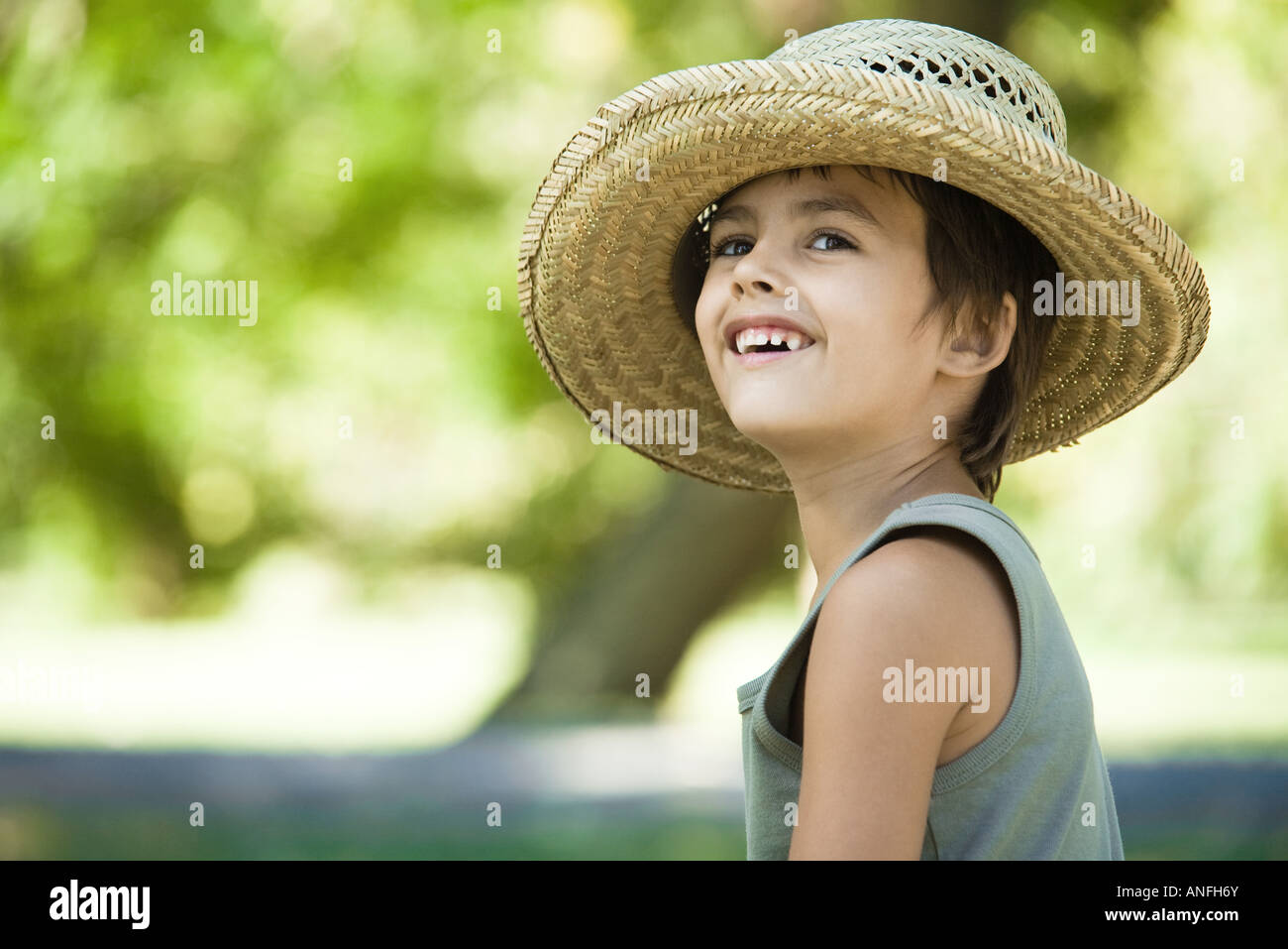 Little boy outdoors, wearing straw hat, smiling Stock Photo - Alamy