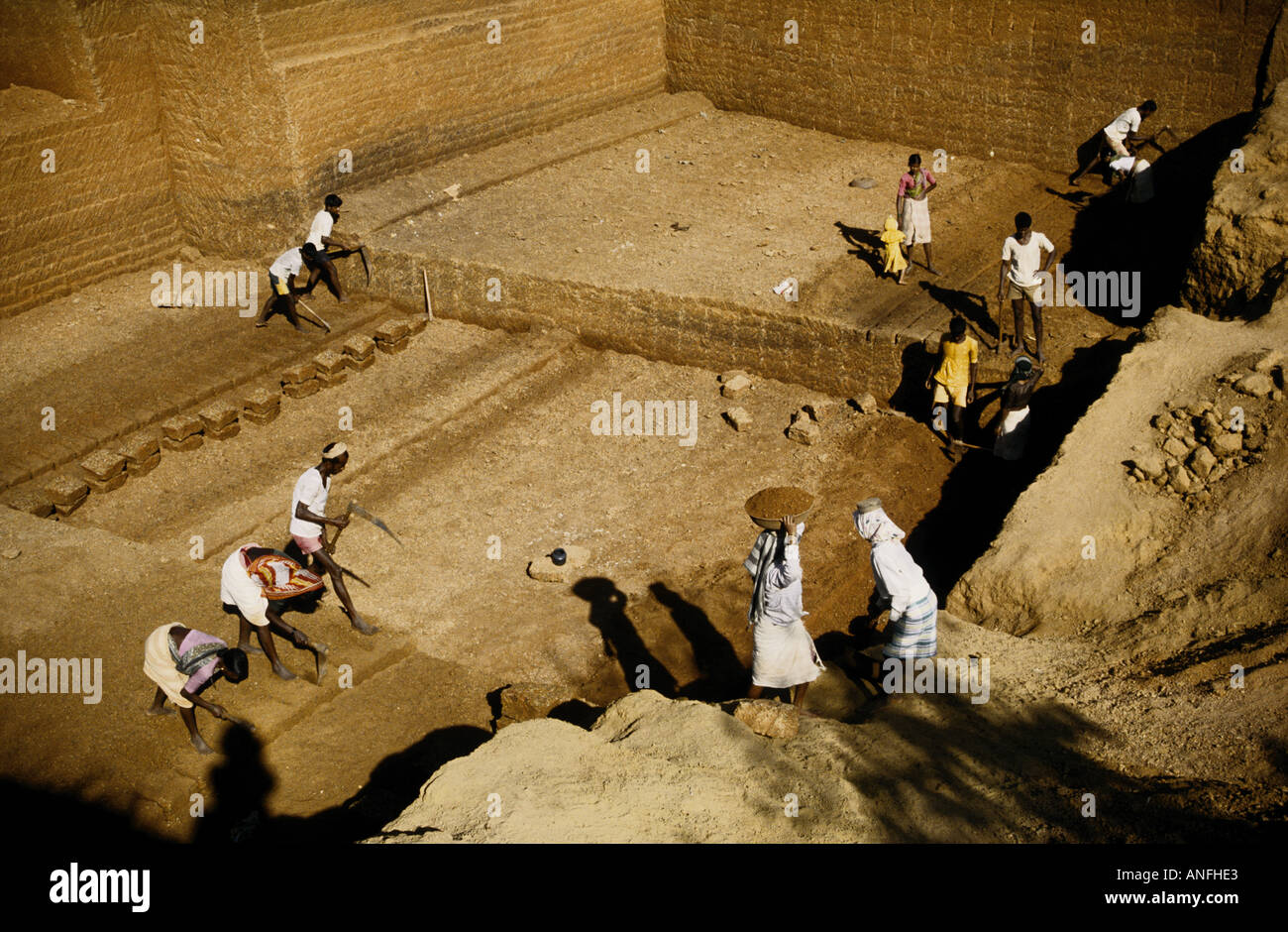 Digging the hard way - manual labour in quarry, Goa, India Stock Photo ...