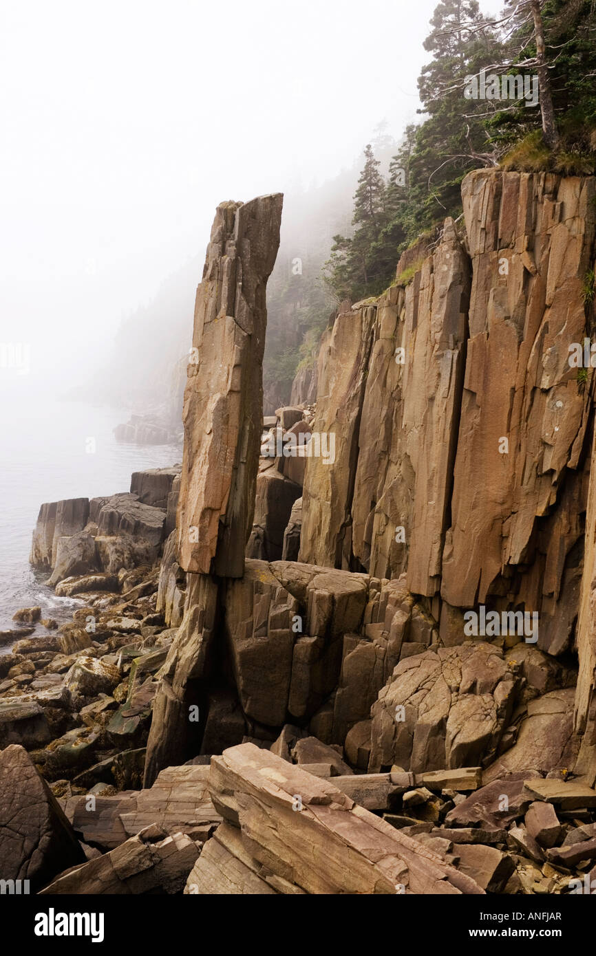 Balancing rock nova scotia hi-res stock photography and images - Alamy