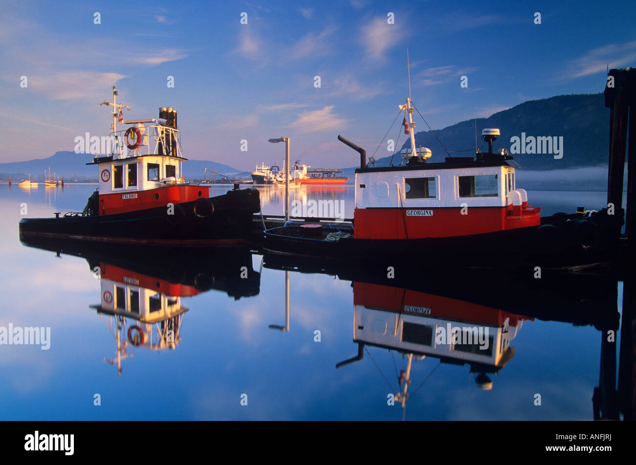 Boat boats tug tugs hi-res stock photography and images - Alamy