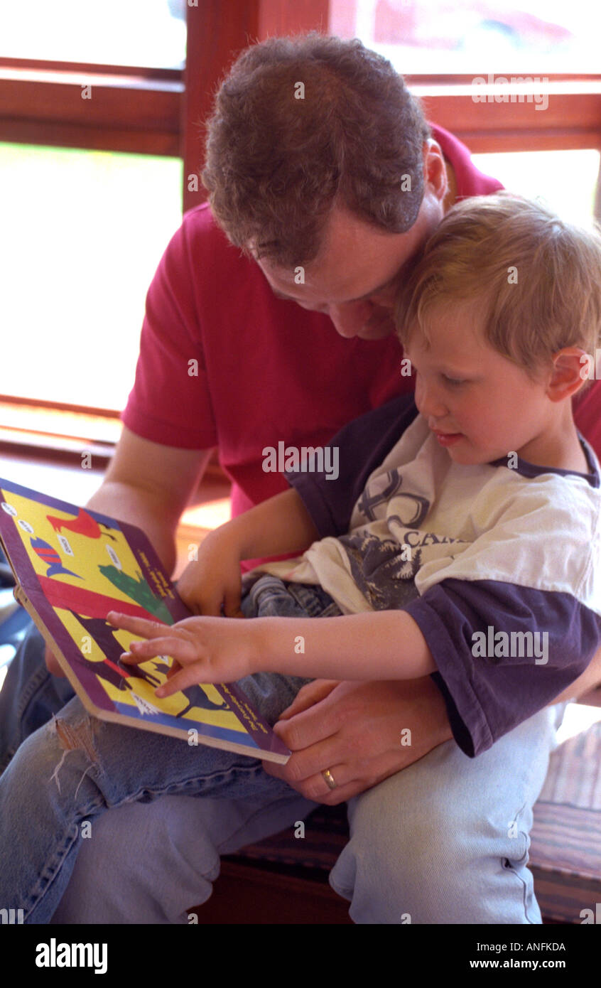 Reading children parents classroom hi-res stock photography and images ...