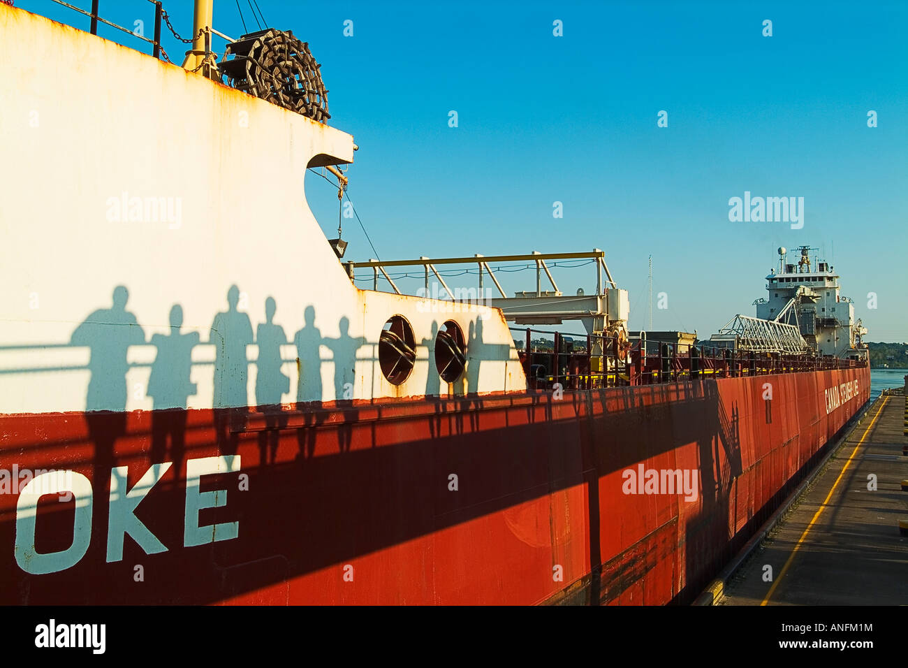 Ship in welland canal hi-res stock photography and images - Alamy