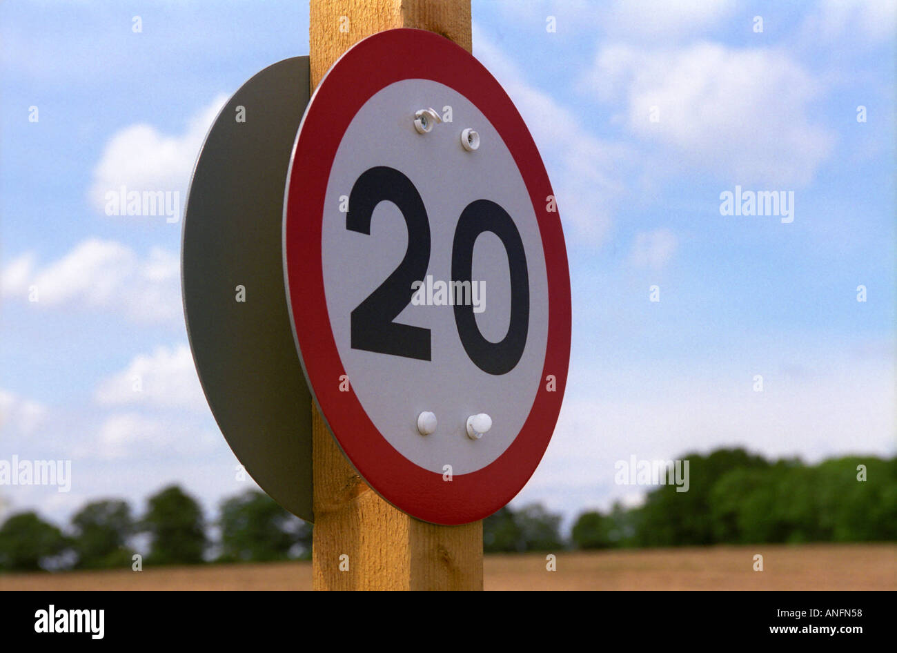 20 mph sign road sign traffic calming hi-res stock photography and ...