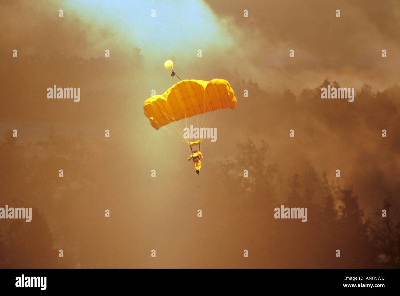 Smoke jumper fire hi-res stock photography and images - Alamy