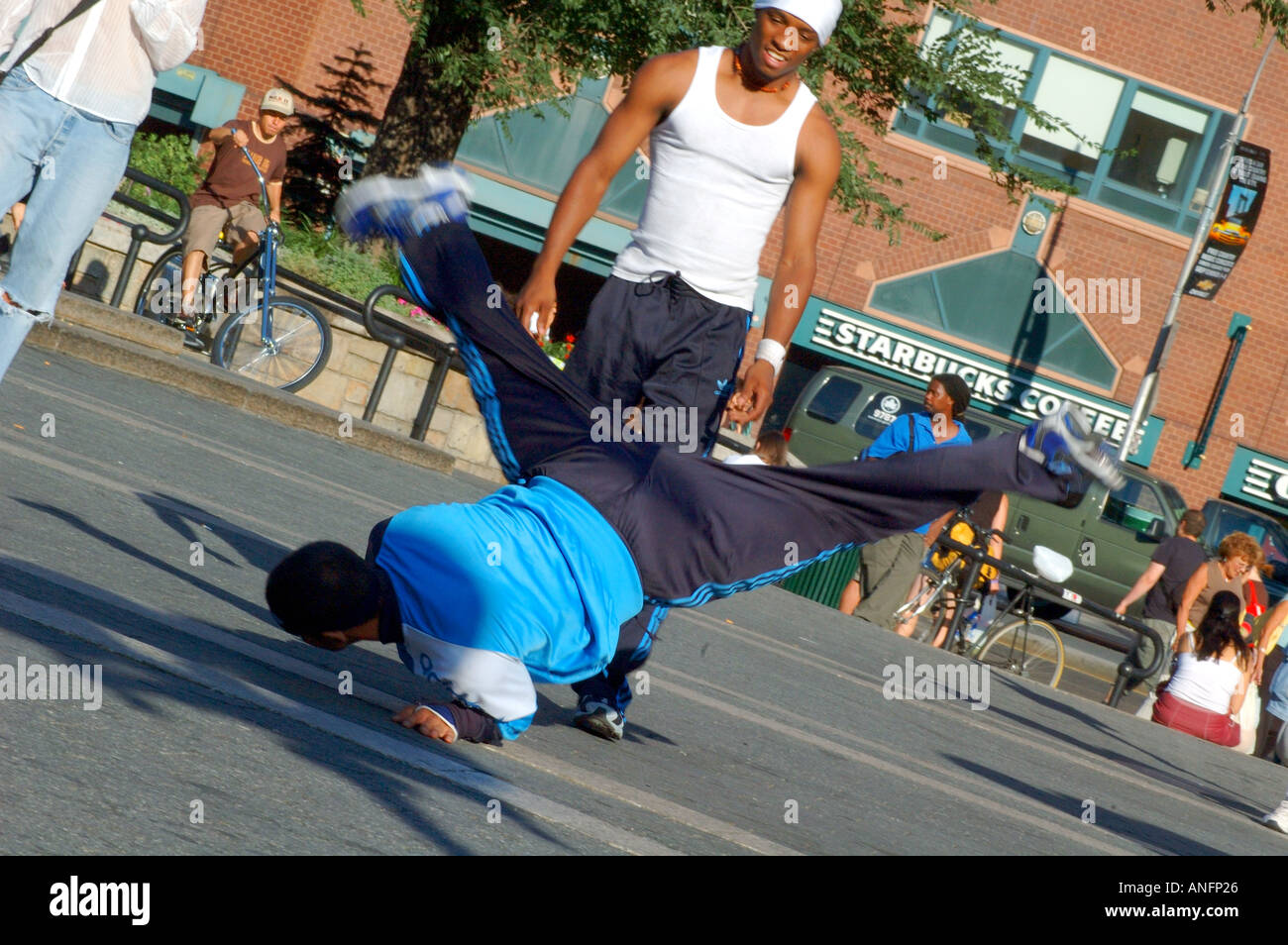 Breakdancer dancing close up hi-res stock photography and images - Alamy