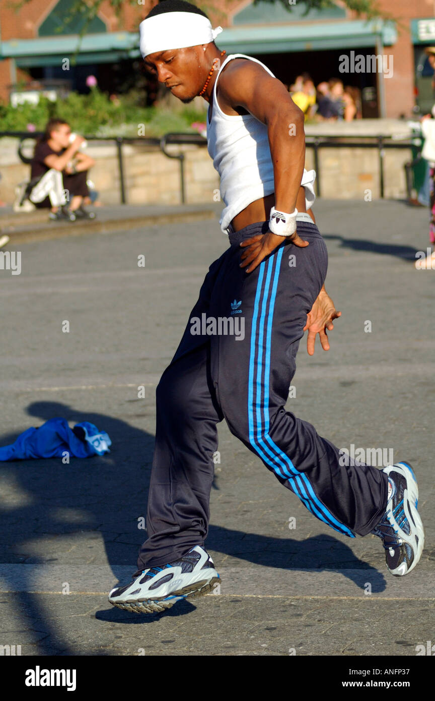 Bodypopping hi-res stock photography and images - Alamy