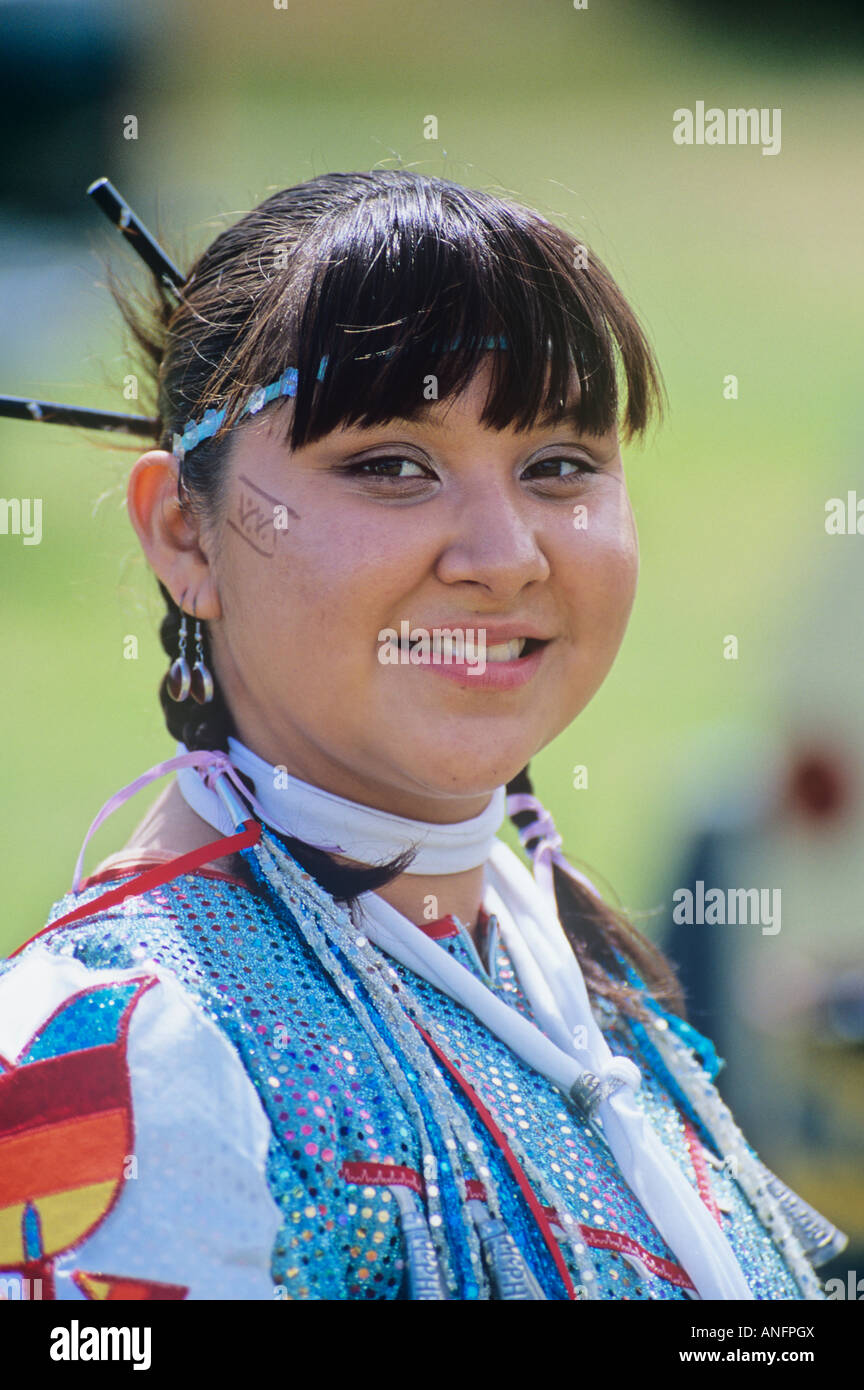 Indigenous canadian pow wow hi-res stock photography and images - Alamy
