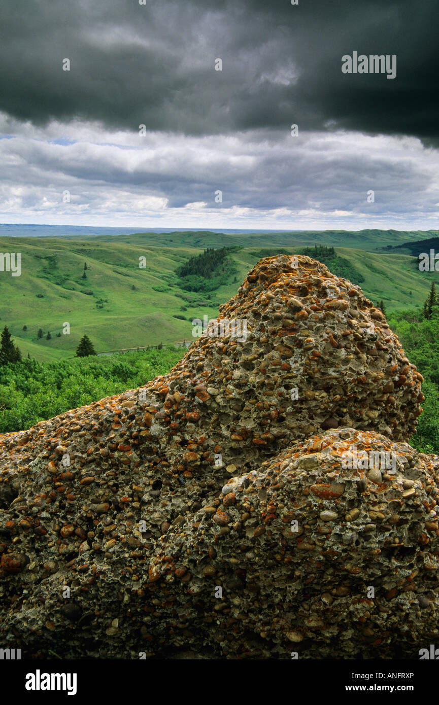 Conglomerate Cliffs lookout, Cypress Hills Interprovincial park ...