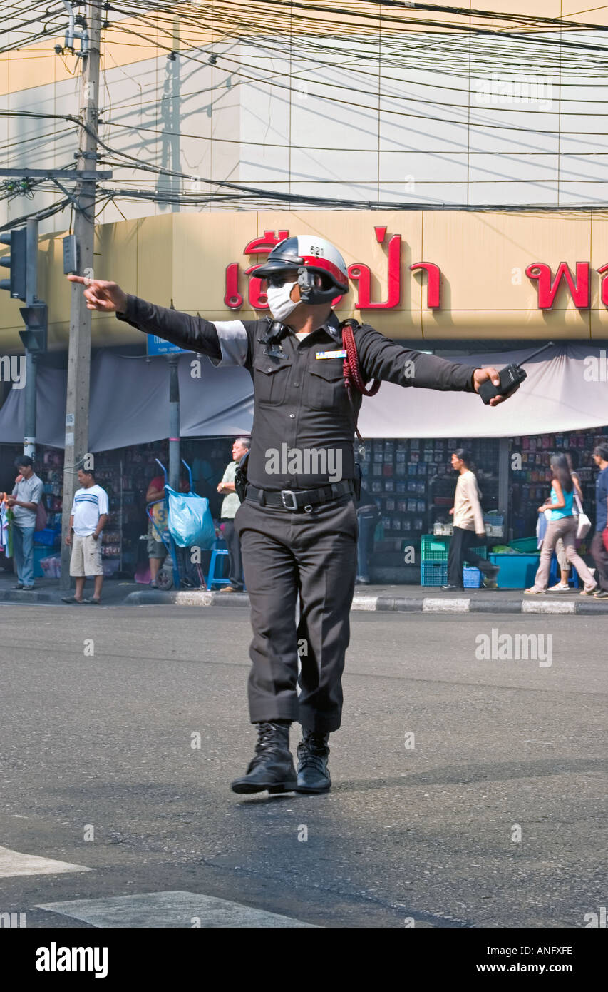 Thailand policeman traffic control hi-res stock photography and images ...