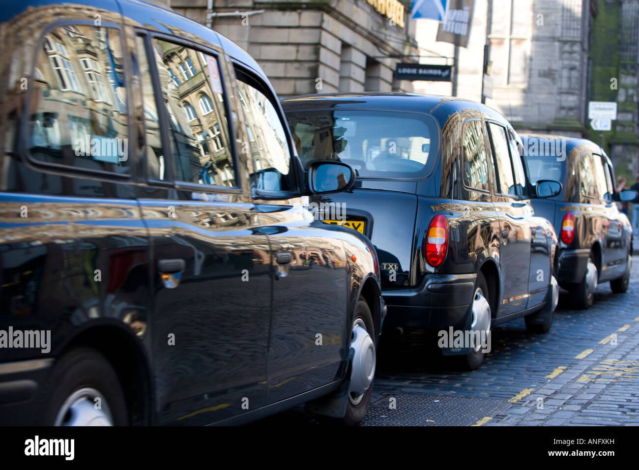 Row of black cab taxi rank Stock Photo - Alamy