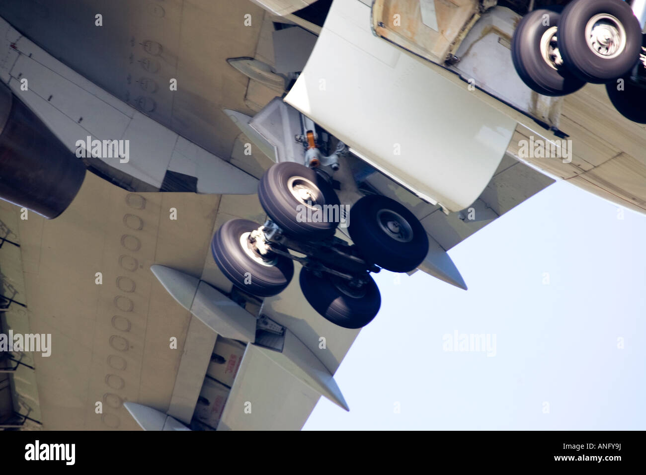 Aircraft under carriage hi-res stock photography and images - Alamy