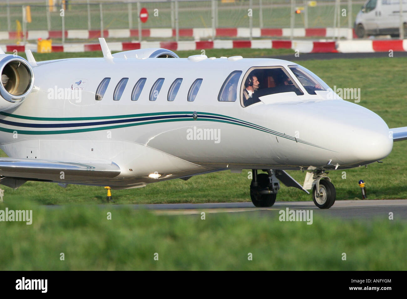 Aeroplane biz jet business jet Stock Photo - Alamy