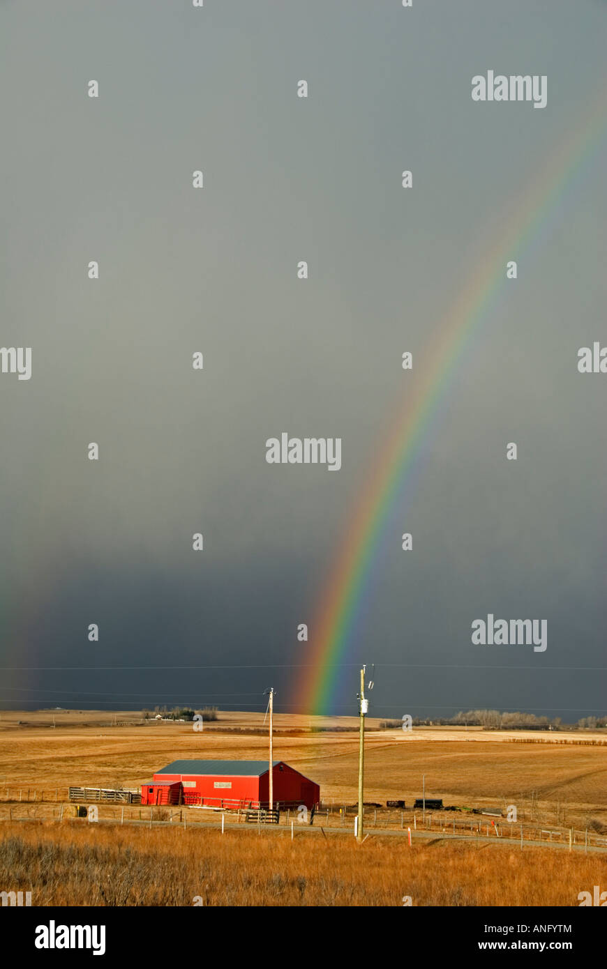 Rainbow over barn hi-res stock photography and images - Alamy