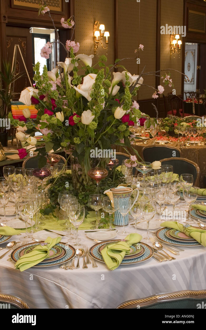 Designer table setting in a banquet hall Stock Photo - Alamy