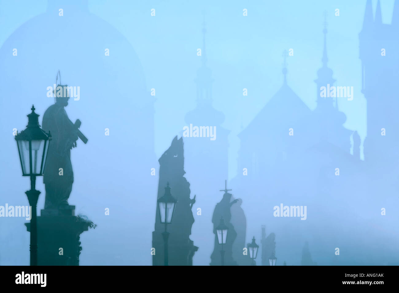 CZECH REPUBLIC PRAGUE CHARLES BRIDGE IN FOG Stock Photo - Alamy