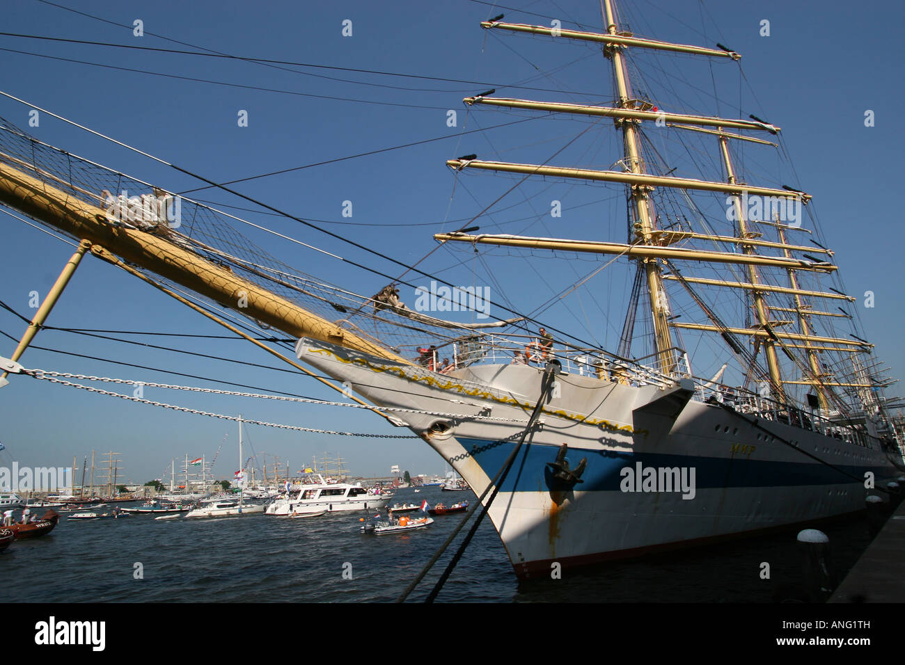 Ancient sailing ship hi-res stock photography and images - Alamy