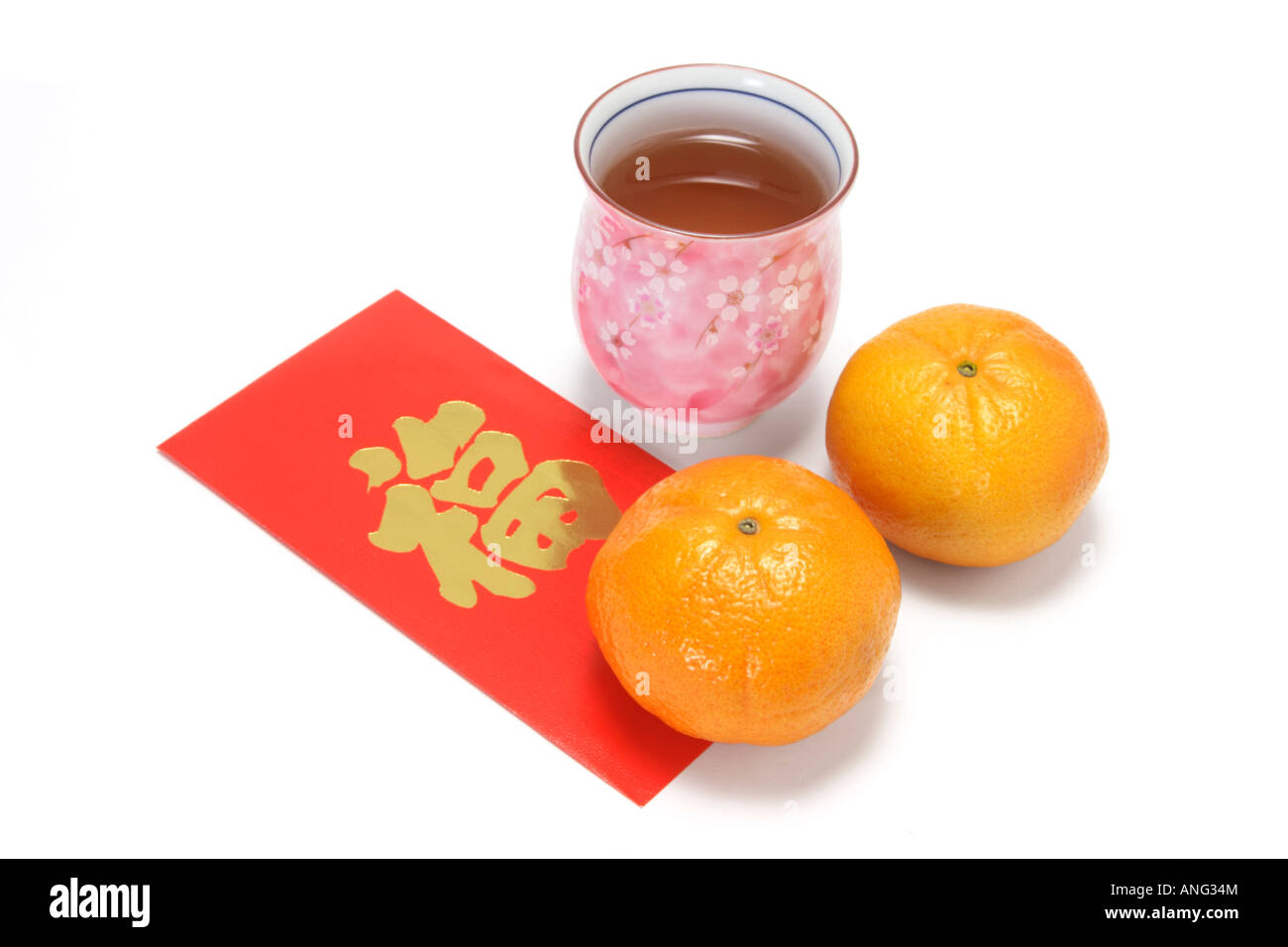 Cup of Chinese Tea with Mandarins and Red Packet Stock Photo - Alamy