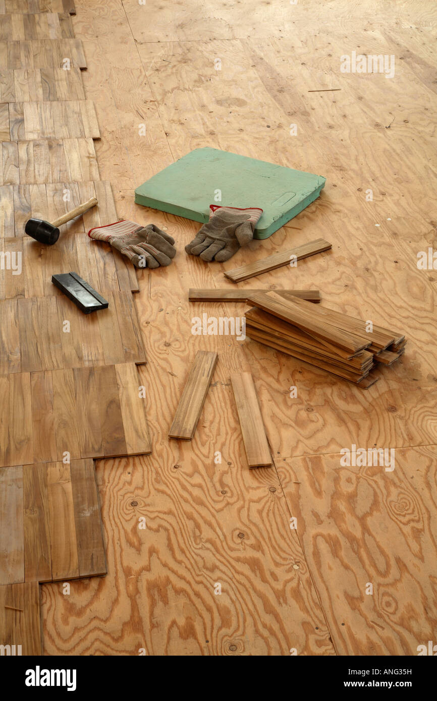 Laying a wood parquet flooring Stock Photo - Alamy