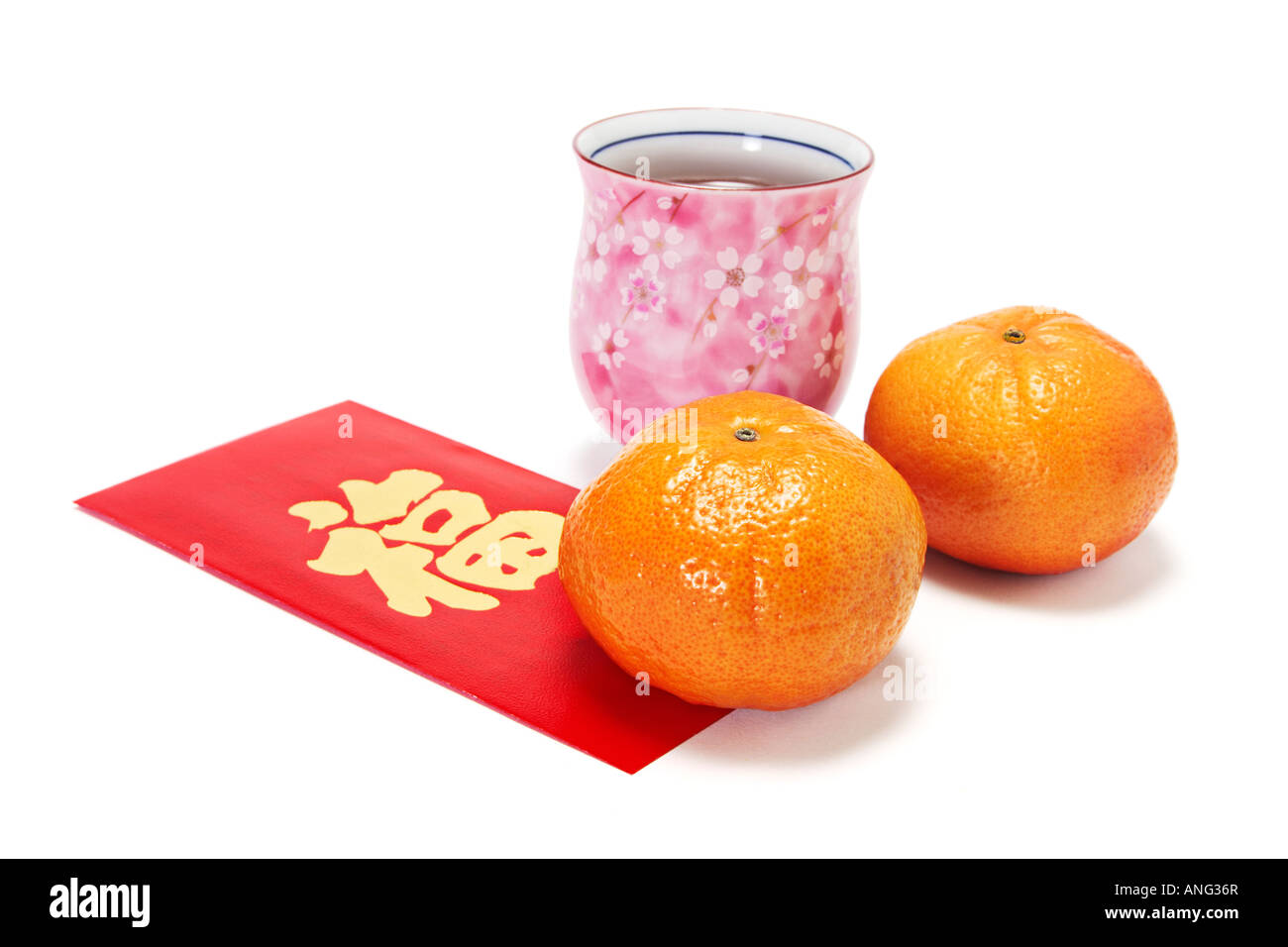 Cup of Chinese Tea with Mandarins and Red Packet Stock Photo - Alamy