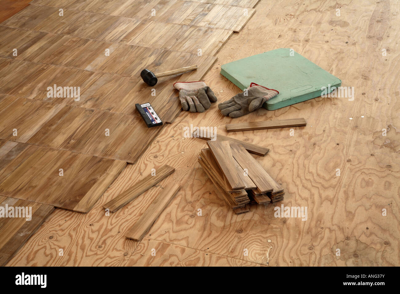Laying a wood parquet flooring Stock Photo - Alamy