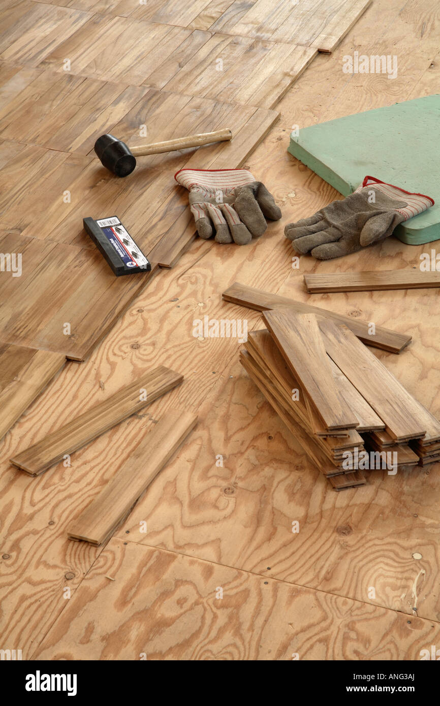 Laying a wood parquet flooring Stock Photo - Alamy
