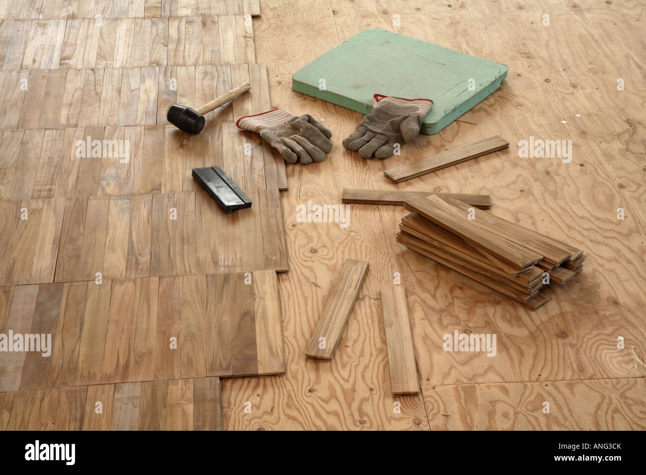 Laying a wood parquet flooring Stock Photo - Alamy